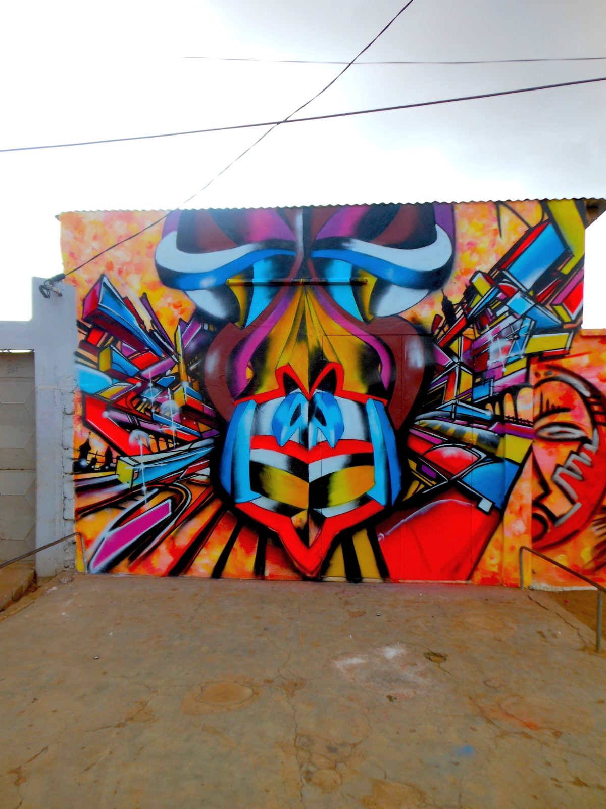 Graffiti tribal futuriste à Lomé - Nadib Bandi Graffiti mural
